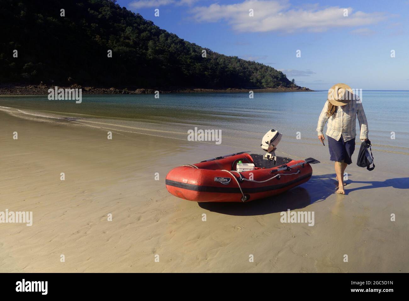 Coming ashore on the beach at Basil Bay, Keswick Island, Whitsunday ...