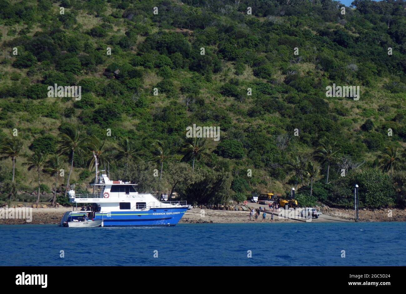 Keswick Explorer ferry unloading passengers and supplies from Mackay to ...
