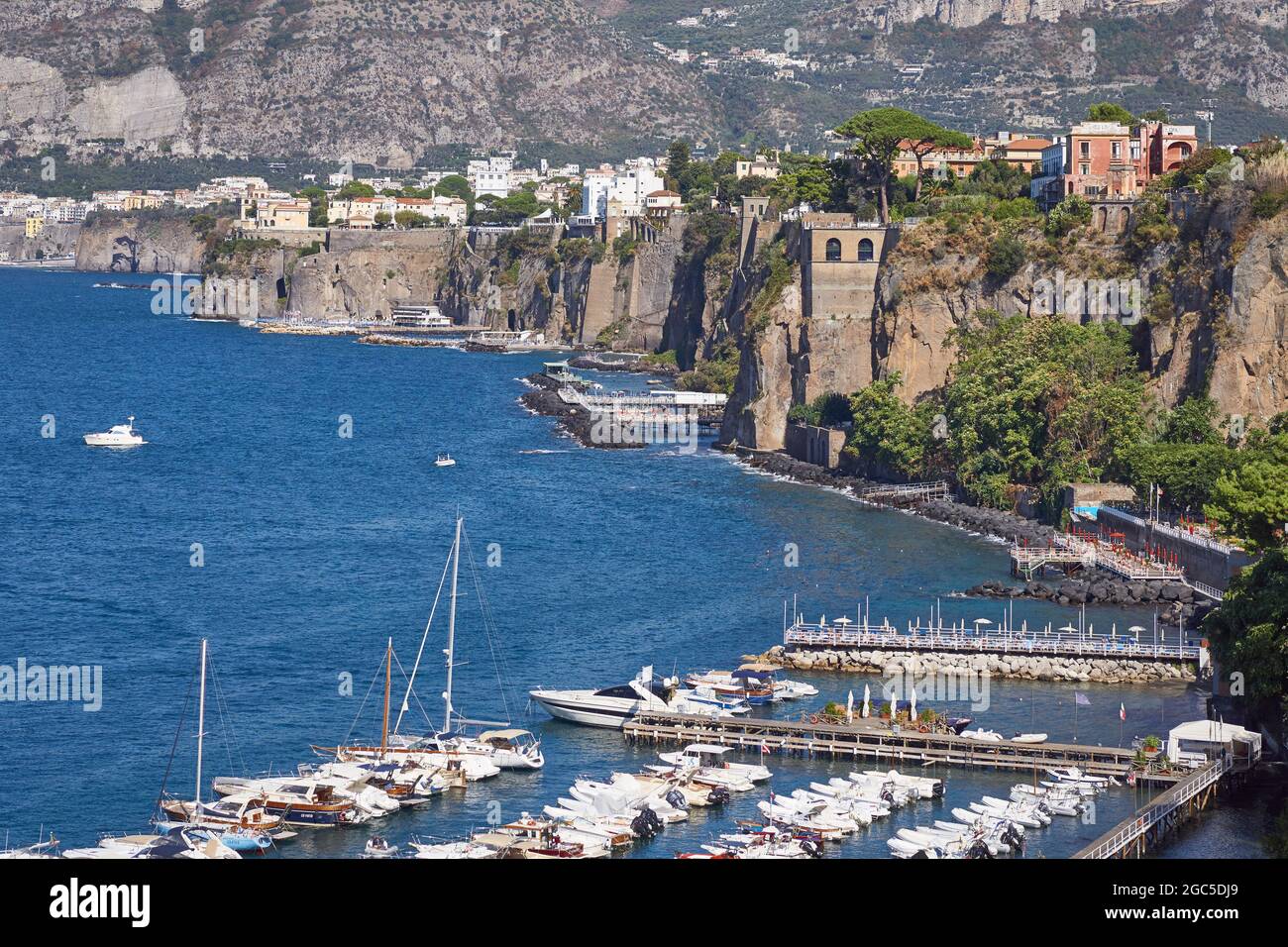Gulf of naples sea cliffs hi-res stock photography and images - Alamy
