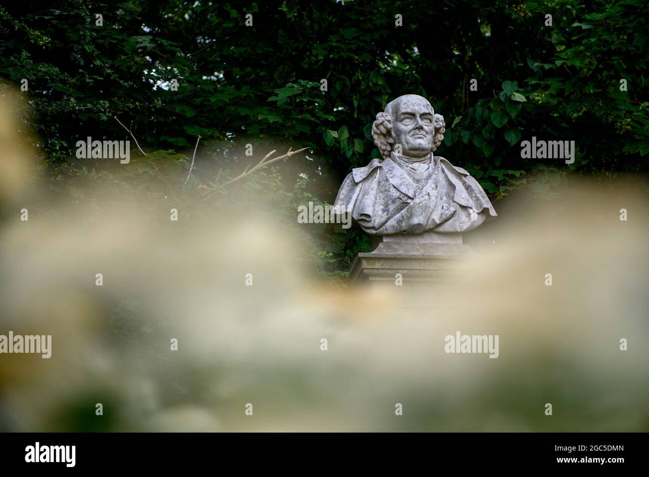 Samuel hahnemann monument hi-res stock photography and images - Alamy