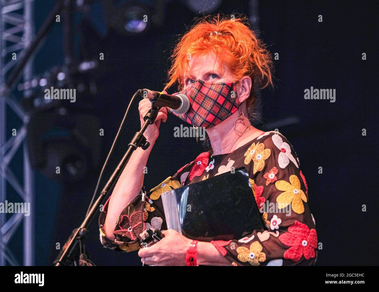 Former guitarist pop group hi-res stock photography and images - Alamy
