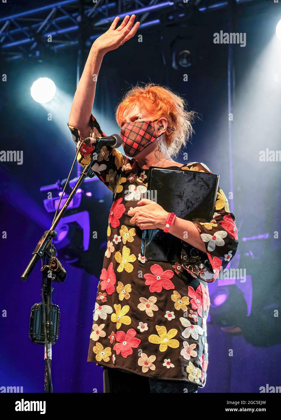 Former guitarist pop group hi-res stock photography and images - Alamy