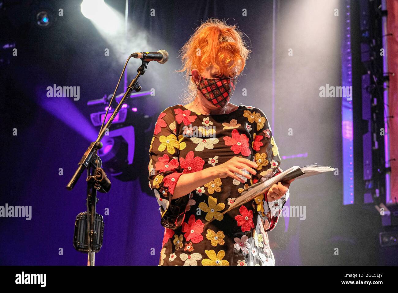 Scottish folk singer songwriter eddi reader hi-res stock photography ...
