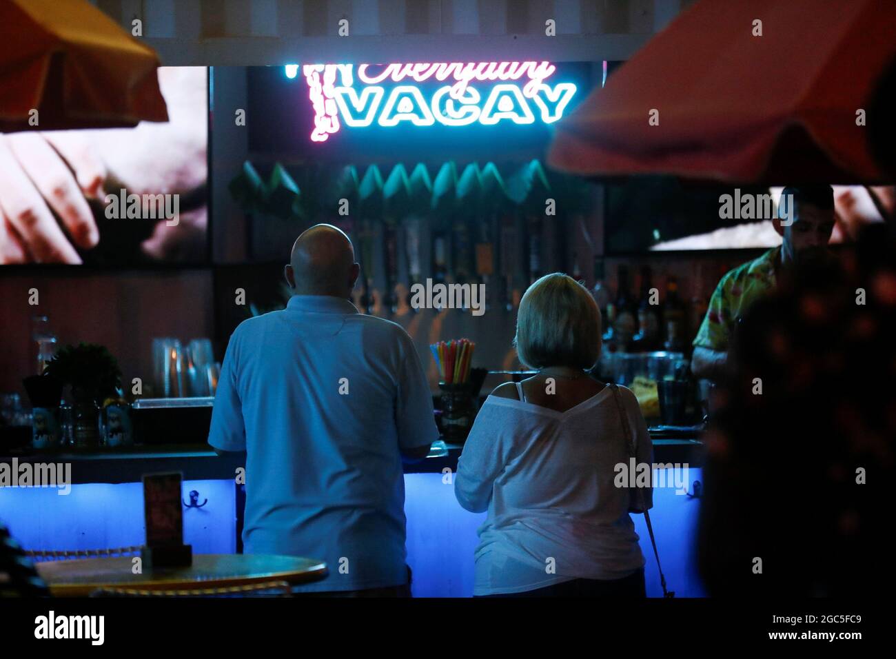 No vacancy bar hi-res stock photography and images - Alamy