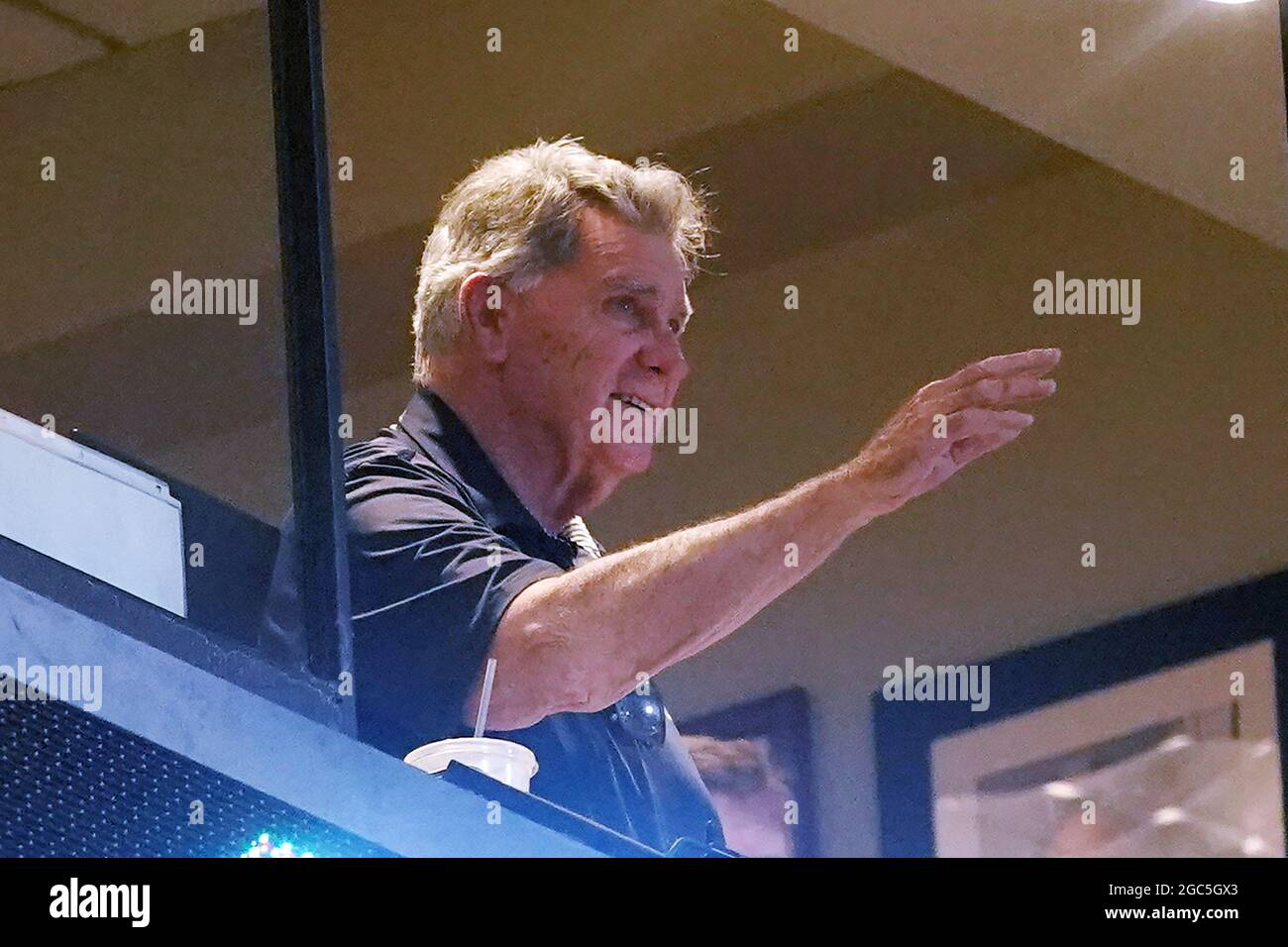 St. Louis, USA. 06th Aug, 2021. St. Louis Cardinals broadcaster Mike ...
