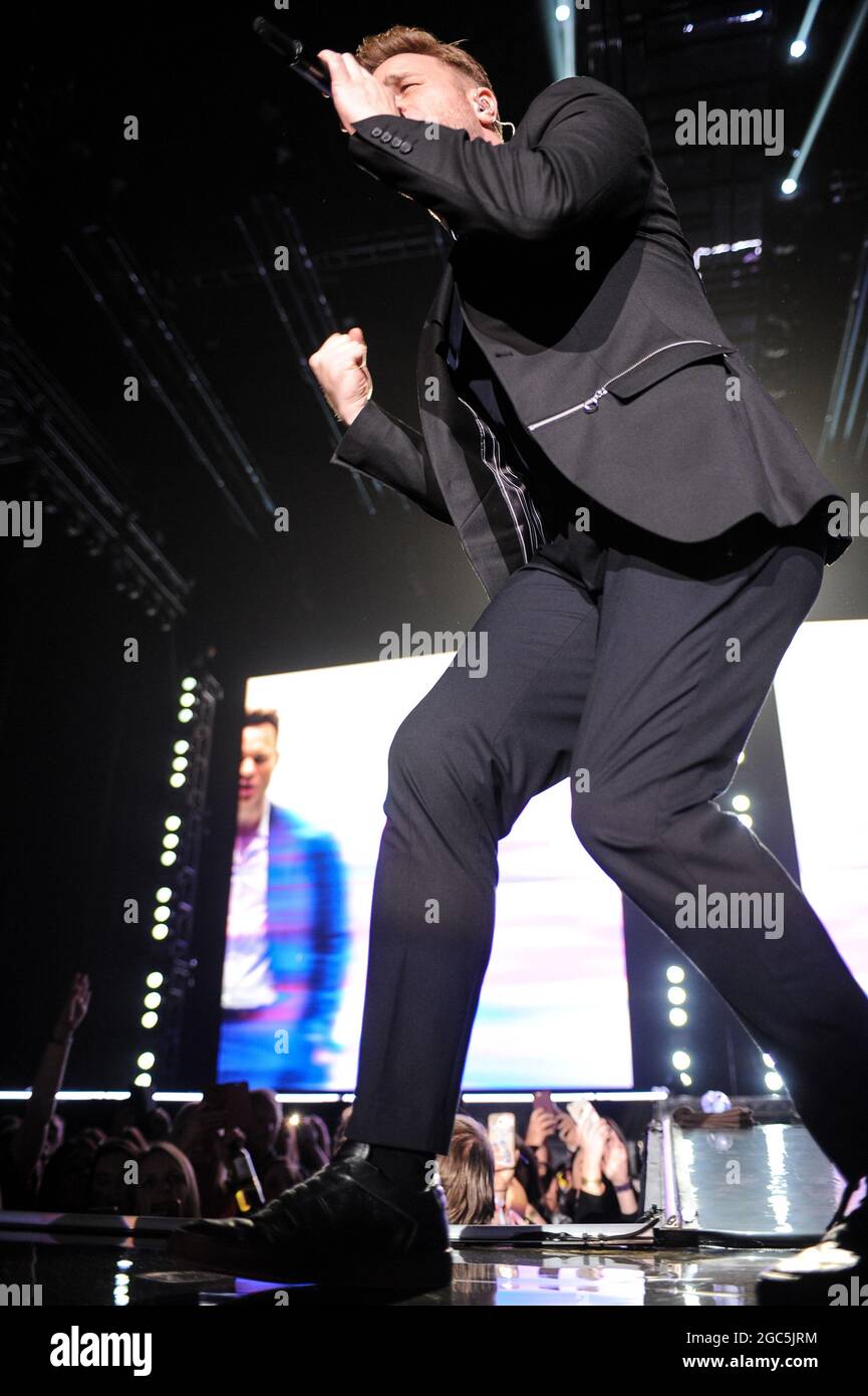 Solo dance humour hi-res stock photography and images - Alamy