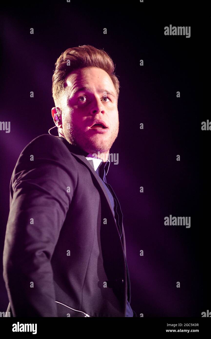 Solo dance humour hi-res stock photography and images - Alamy