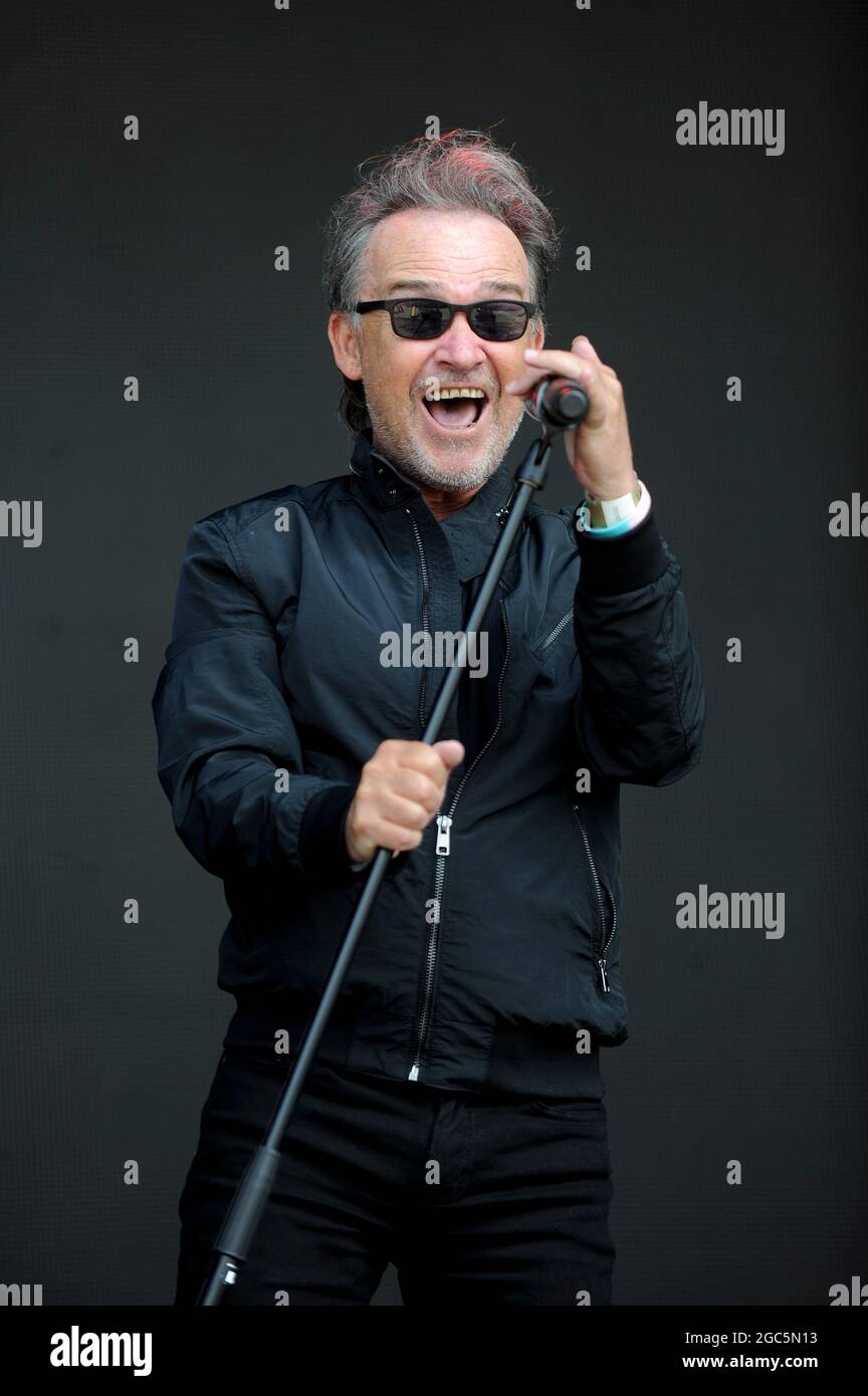 Scottish singer owen paul hi-res stock photography and images - Alamy