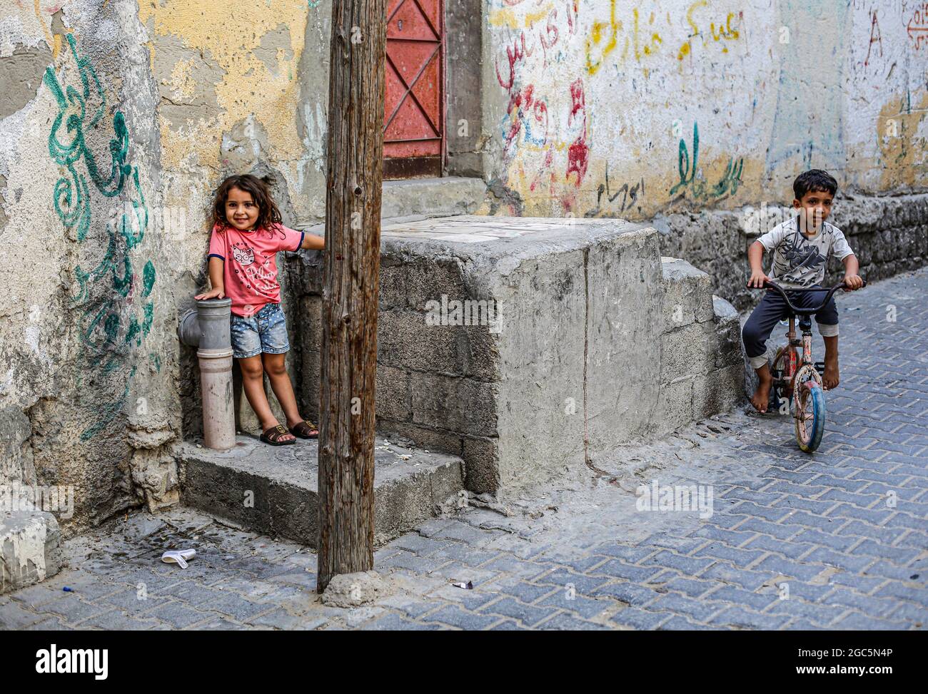 Palestinian children play in the Jabalia refugee camp in the northern ...