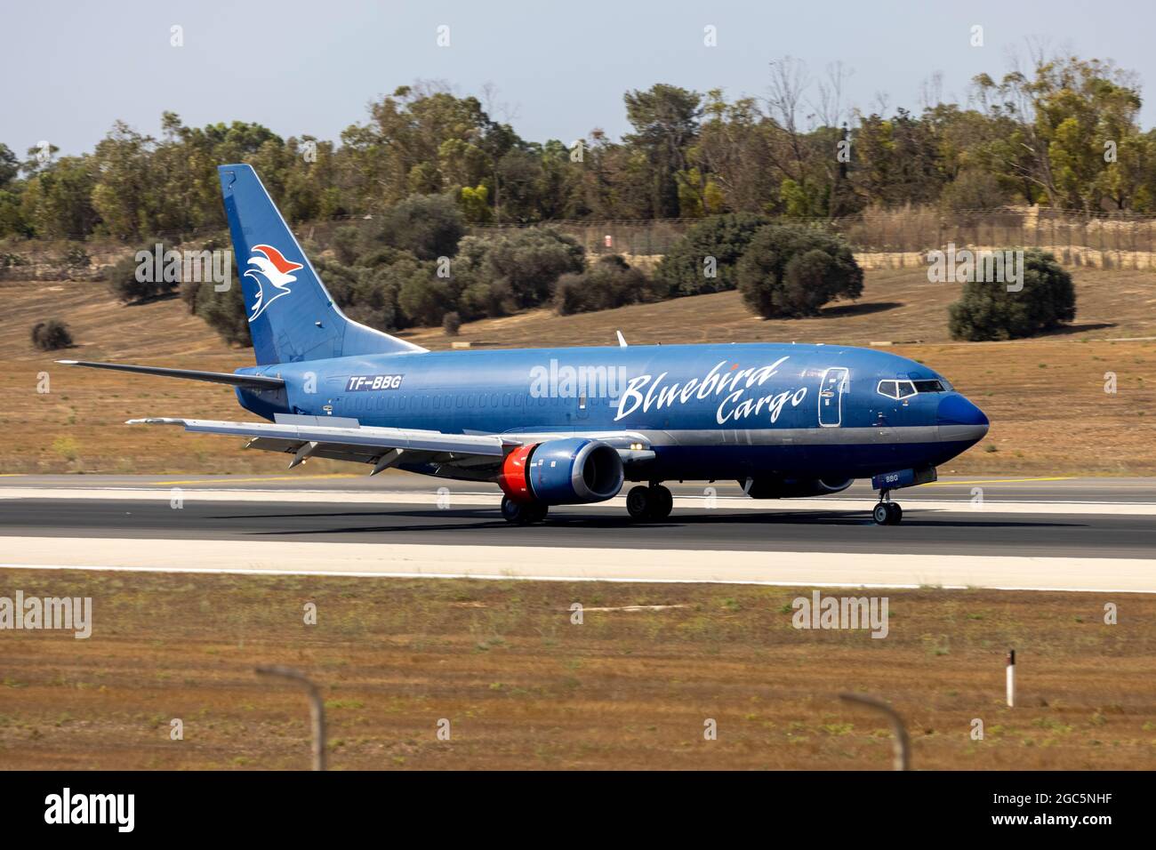 Bluebird Cargo Boeing 737-36E(SF) (Reg.: TF-BBG) landing runway 31 ...