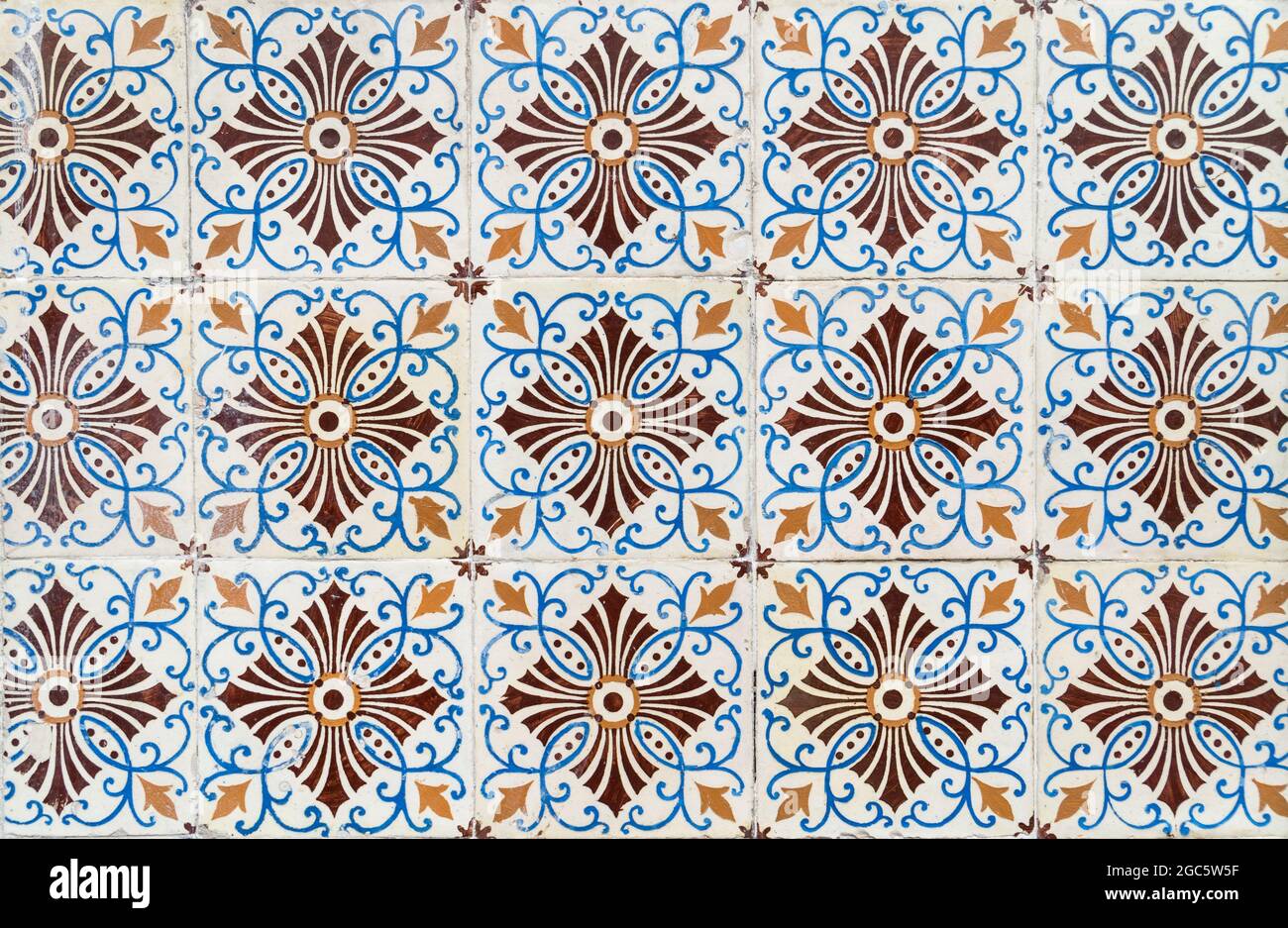 Traditional portuguese tiles hi-res stock photography and images - Alamy