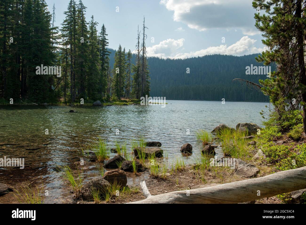 Doris Lake in Oregon's Three Sisters Wilderness Stock Photo - Alamy