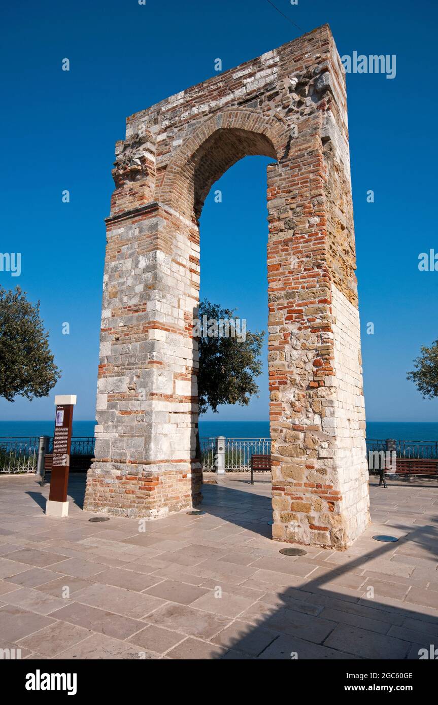 Ancient roman arch in Numana, Marche, Italy Stock Photo - Alamy