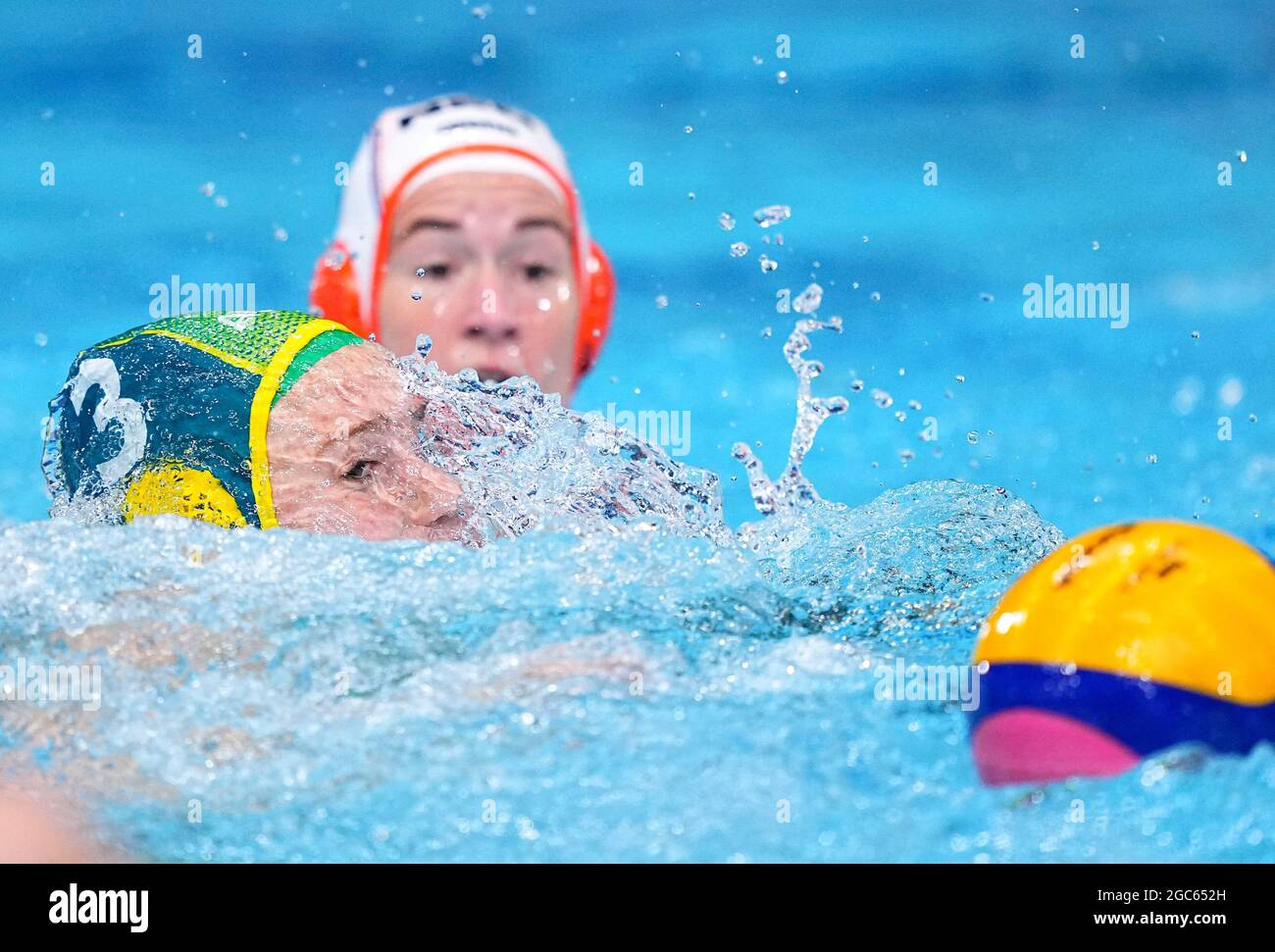 Tokyo, Japan. 7th Aug, 2021. Hannah Buckling (front) of Australia vies ...