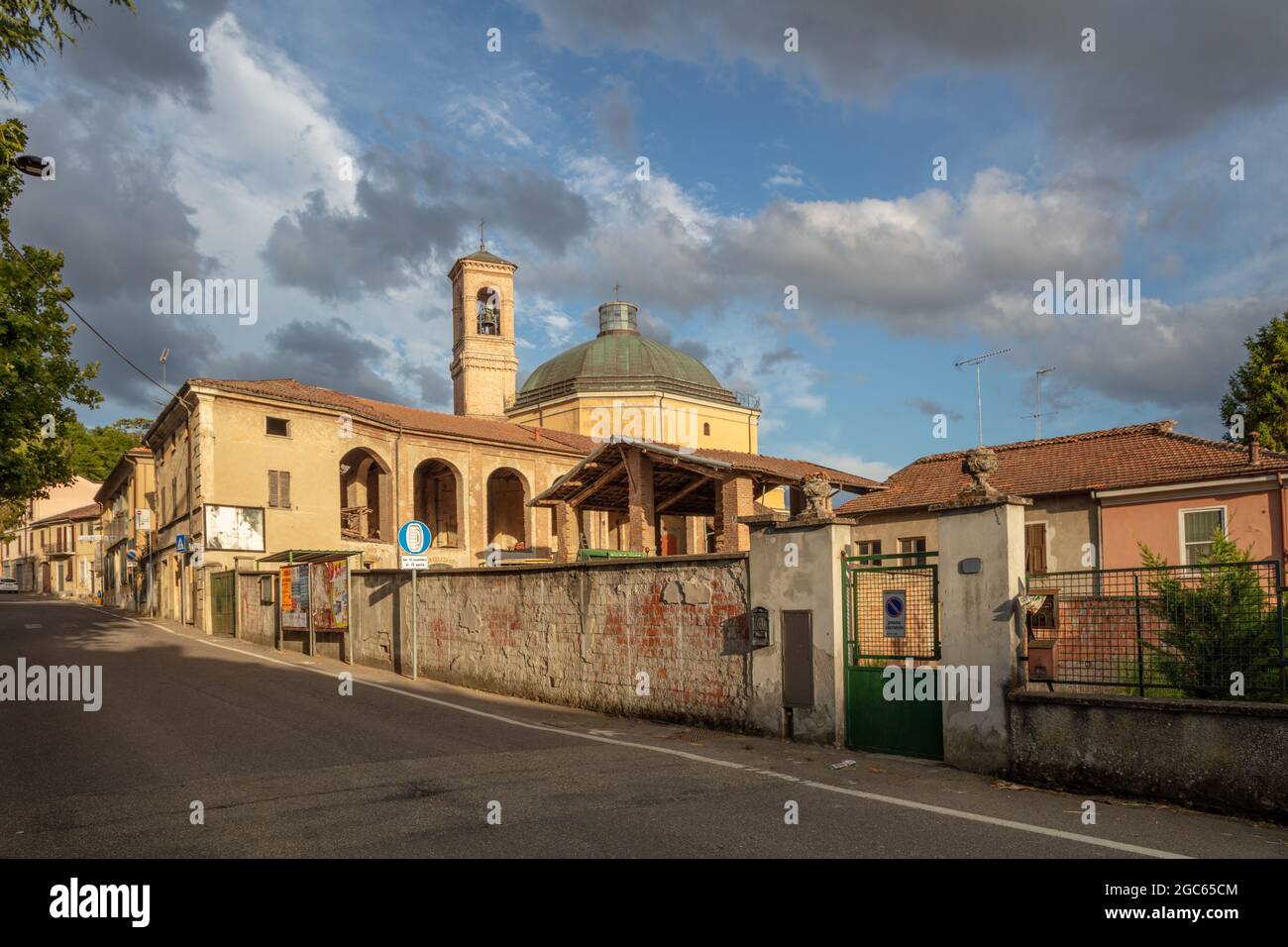 Small church near Gavi , Piemonte Italiy Stock Photo - Alamy