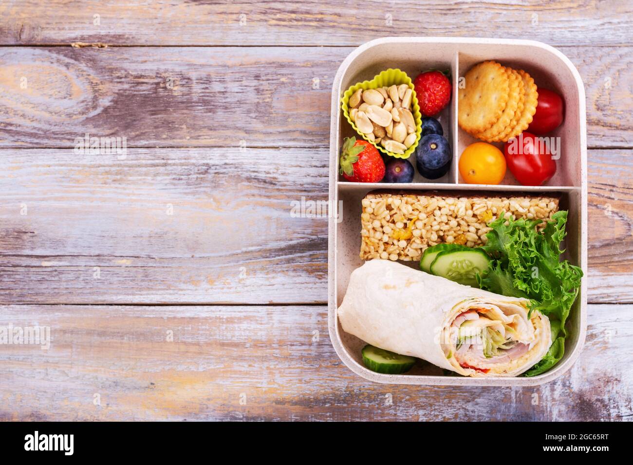 Healthy school lunch box Stock Photo - Alamy