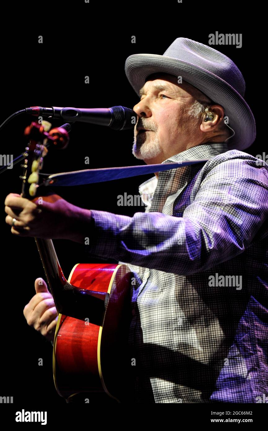 Paul carrack squeeze hi-res stock photography and images - Alamy