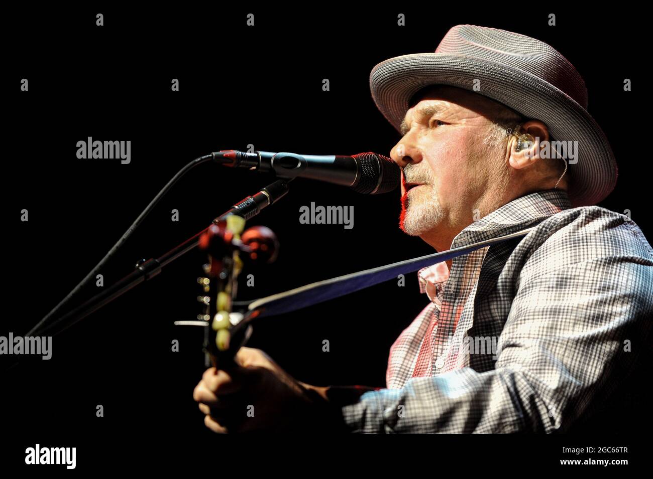 Paul carrack squeeze hi-res stock photography and images - Alamy