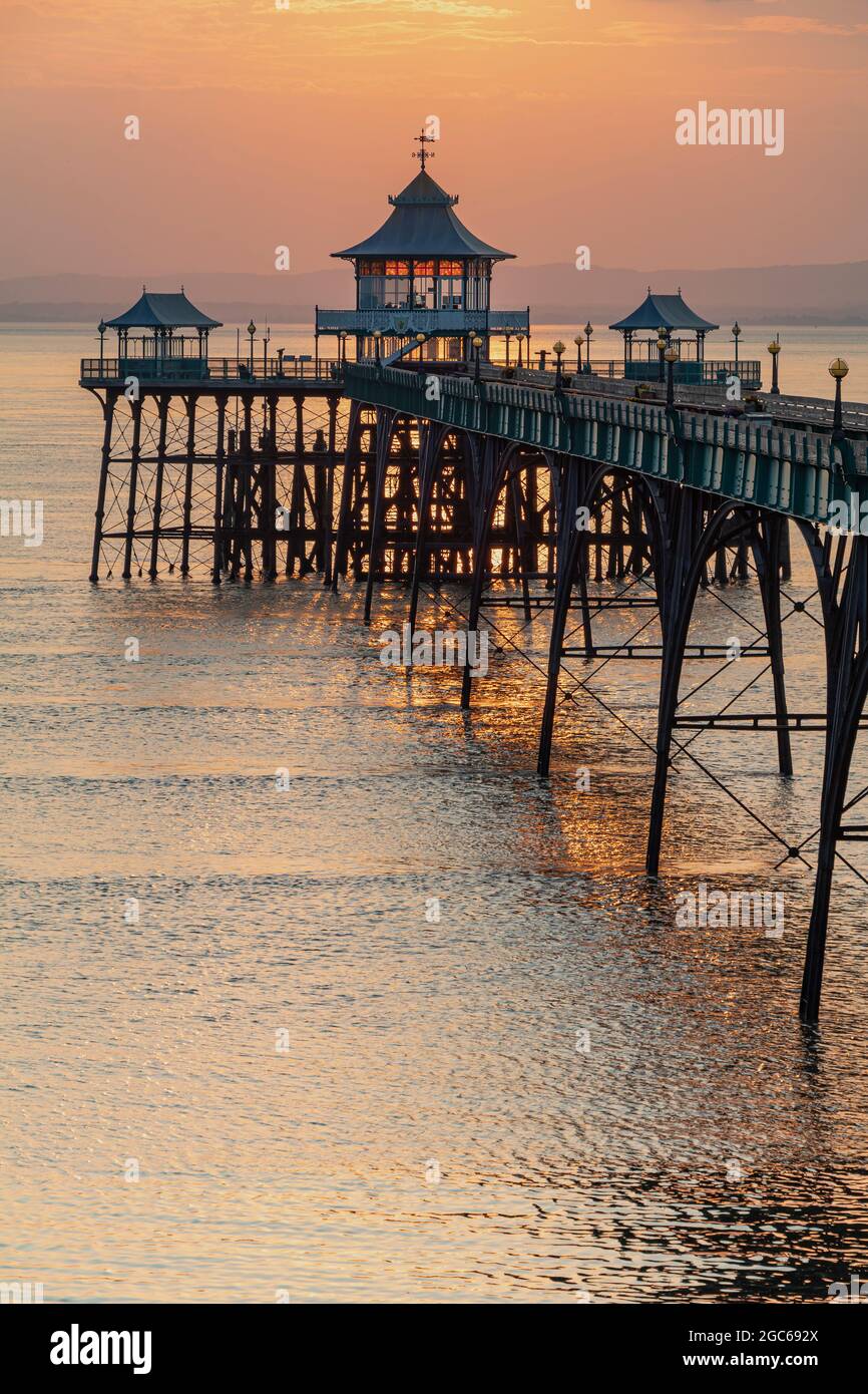 Clevedon pier grade listed structure hi-res stock photography and ...