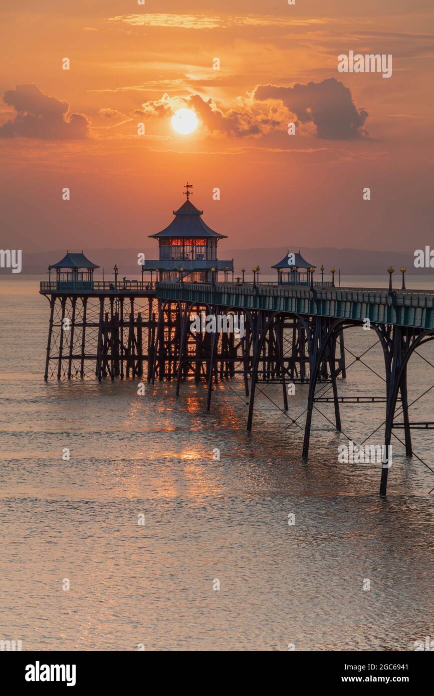 Clevedon pier grade listed structure hi-res stock photography and ...