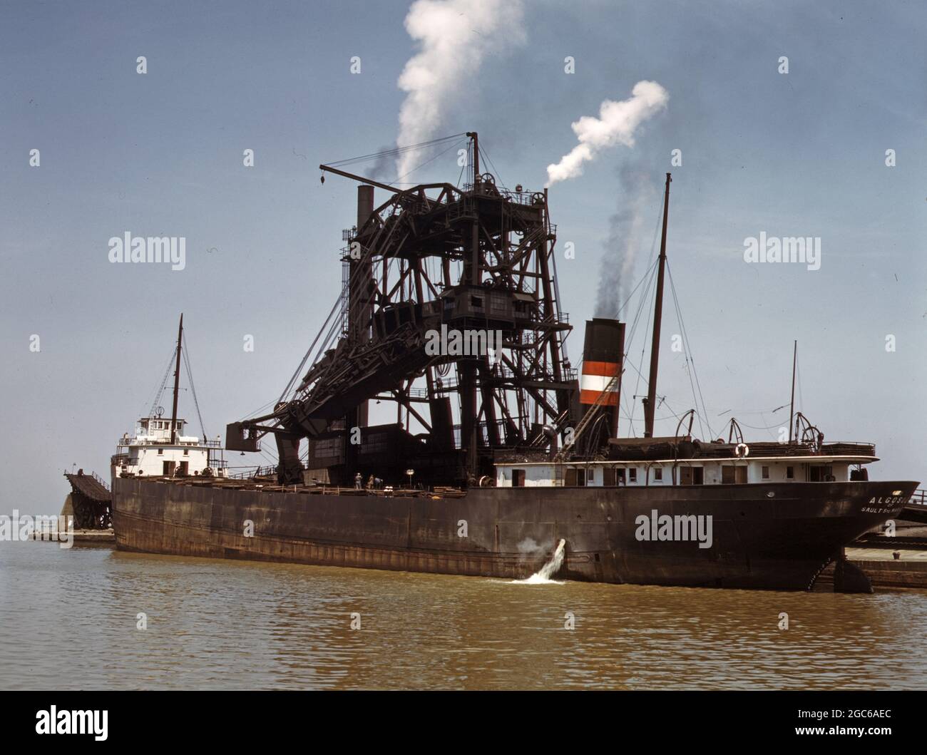 Steam train at docks hi-res stock photography and images - Alamy