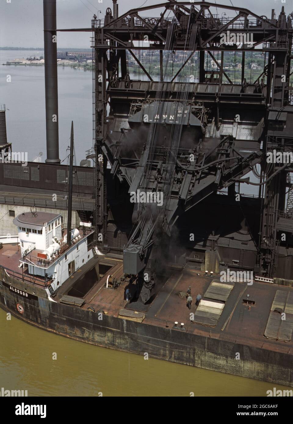 USA, America in color 1939, loading coal onto freighter, Pennsylvania ...