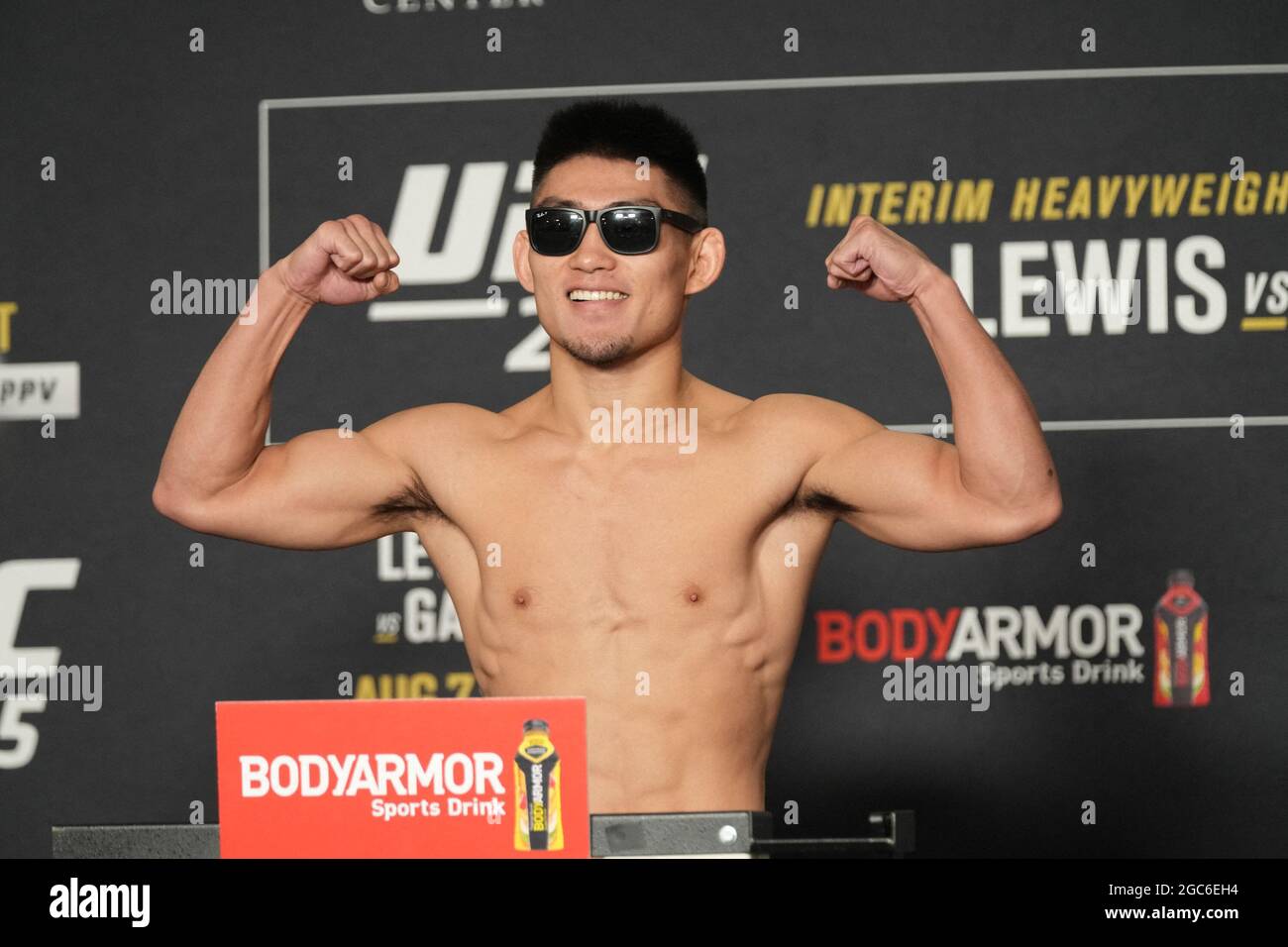 Song yadong hi-res stock photography and images - Alamy