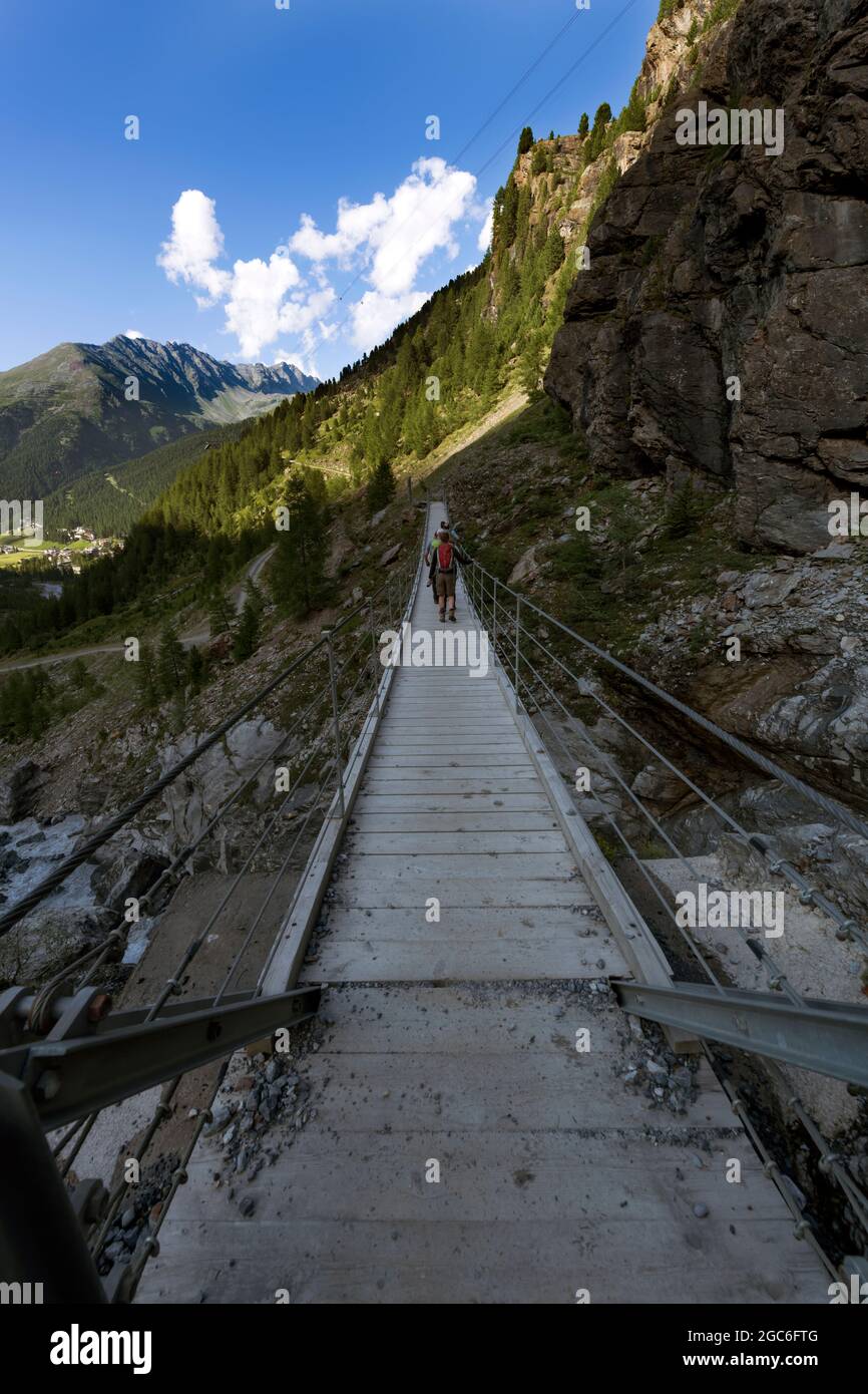 Rocky suspension bridge hi-res stock photography and images - Alamy