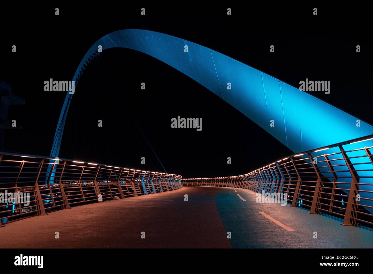 Dubai water canal tolerance bridge hi-res stock photography and images ...