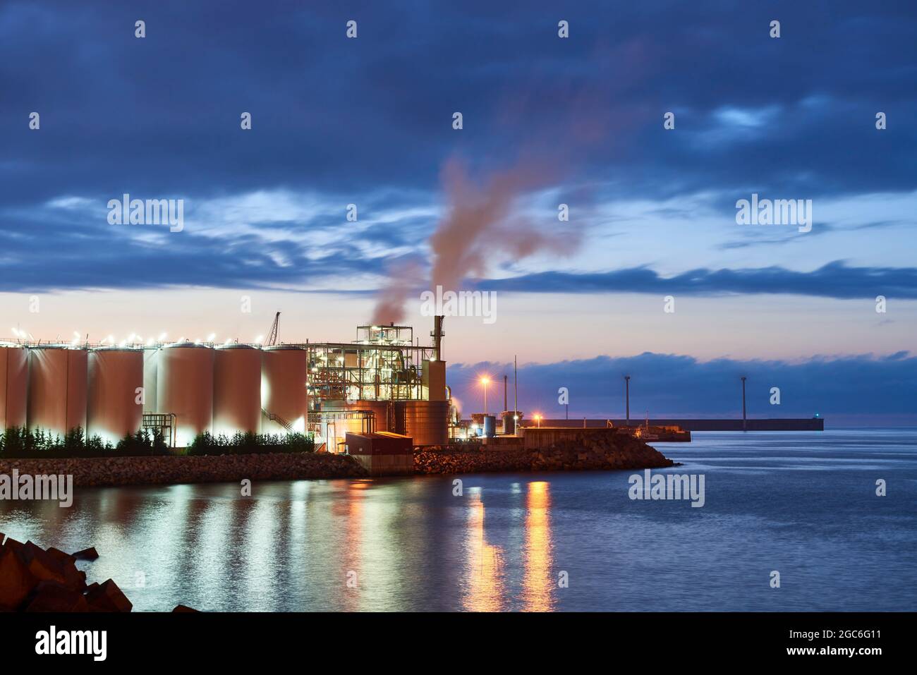 Harbour pollution hi-res stock photography and images - Alamy