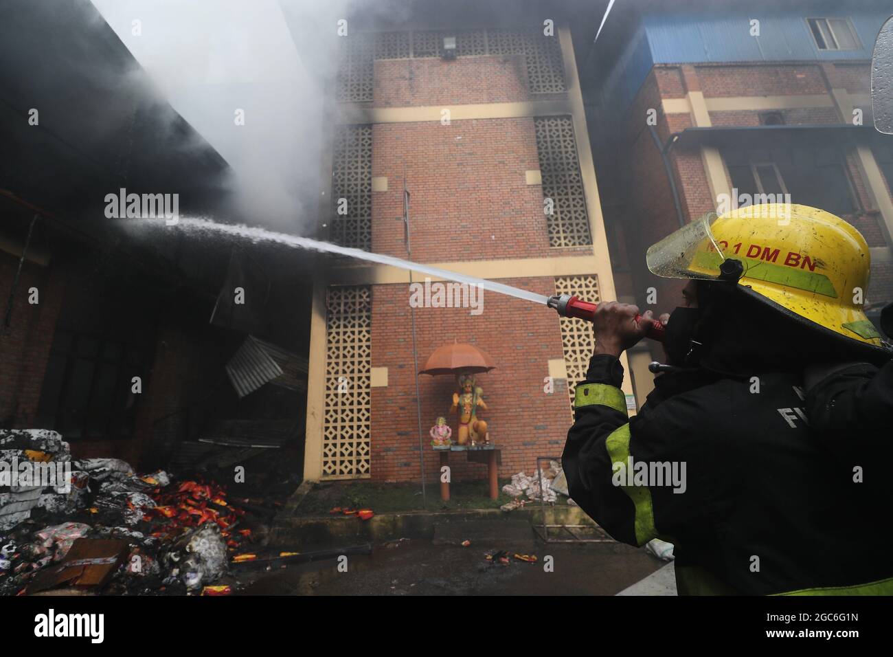 Kathmandu, NE, Nepal. 7th Aug, 2021. Firefighters from the Armed Police ...