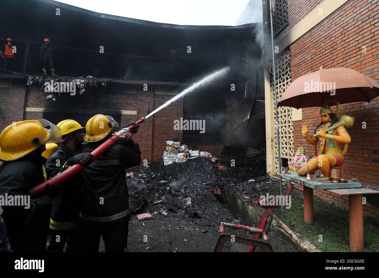 Kathmandu, NE, Nepal. 7th Aug, 2021. Firefighters from the Armed Police ...