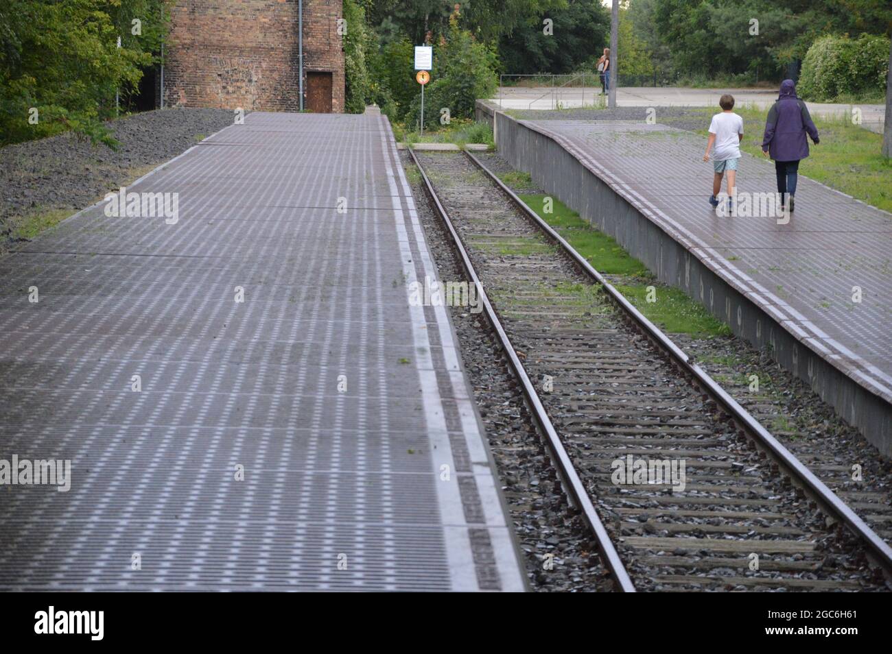 Platform 17 (Gleis17) Holocaust Memorial at Berlin-Grunewald station in ...