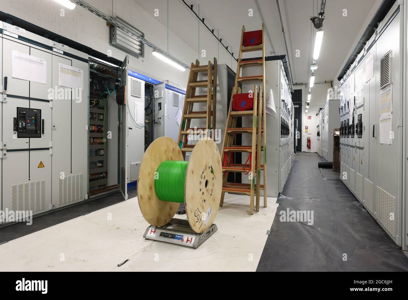 Electrical installation hi-res stock photography and images - Alamy