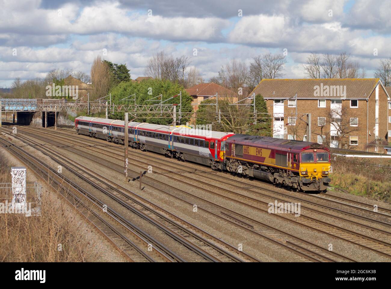 A Class 66 diesel locomotive number 66112 towing a Gatwick Express ...