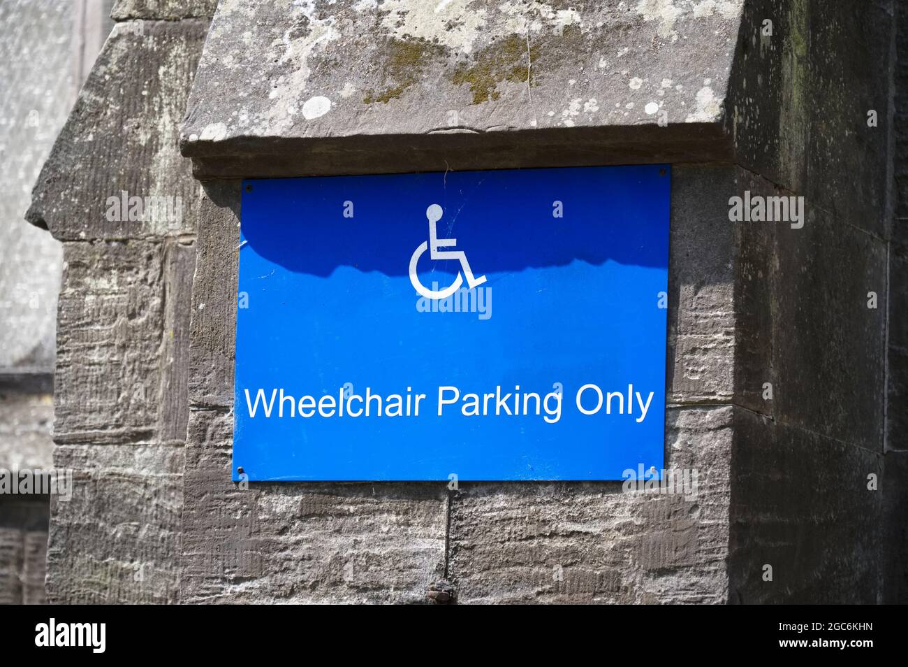 Disabled blue badge hi-res stock photography and images - Alamy