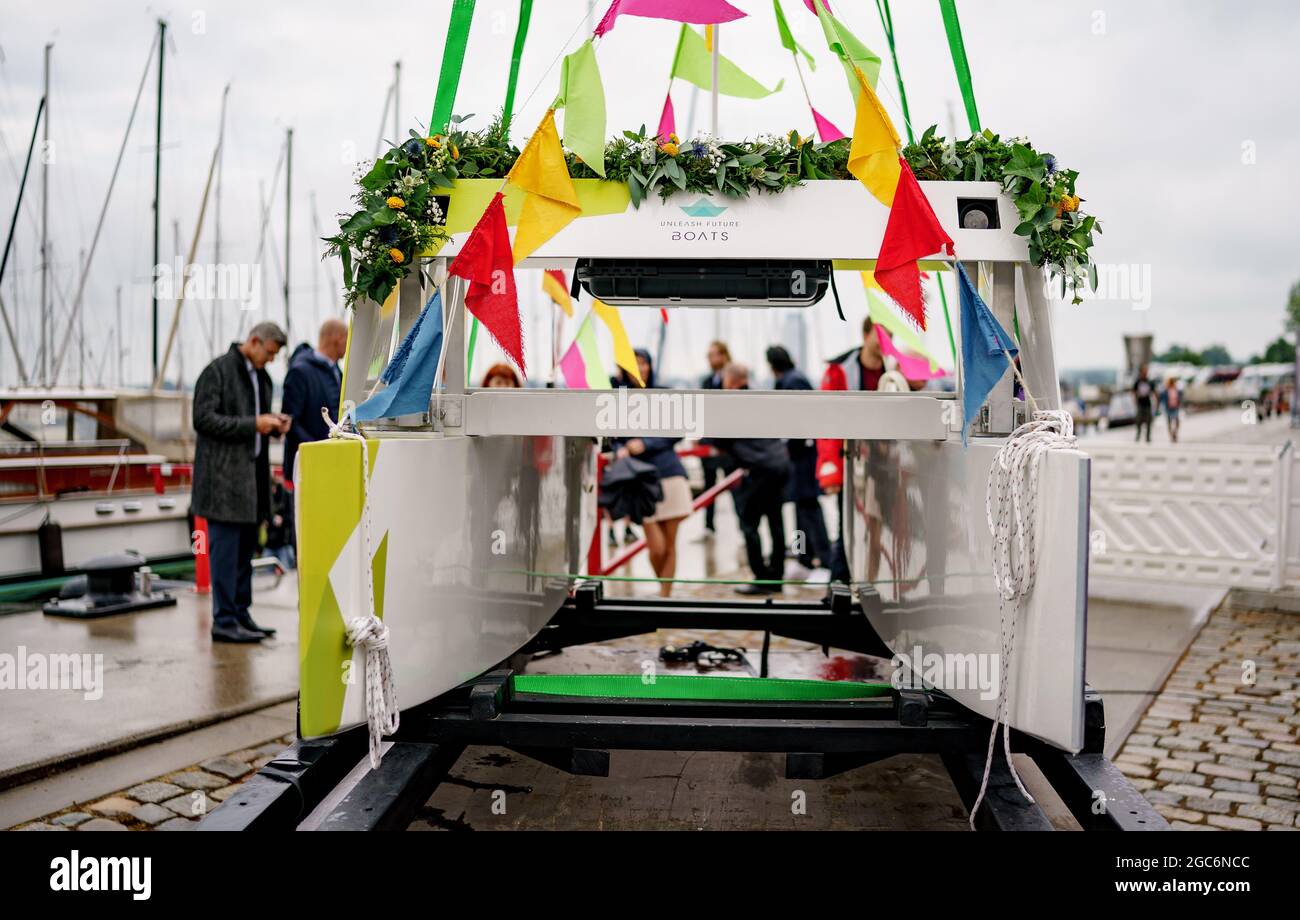 Zeroone hi-res stock photography and images - Alamy