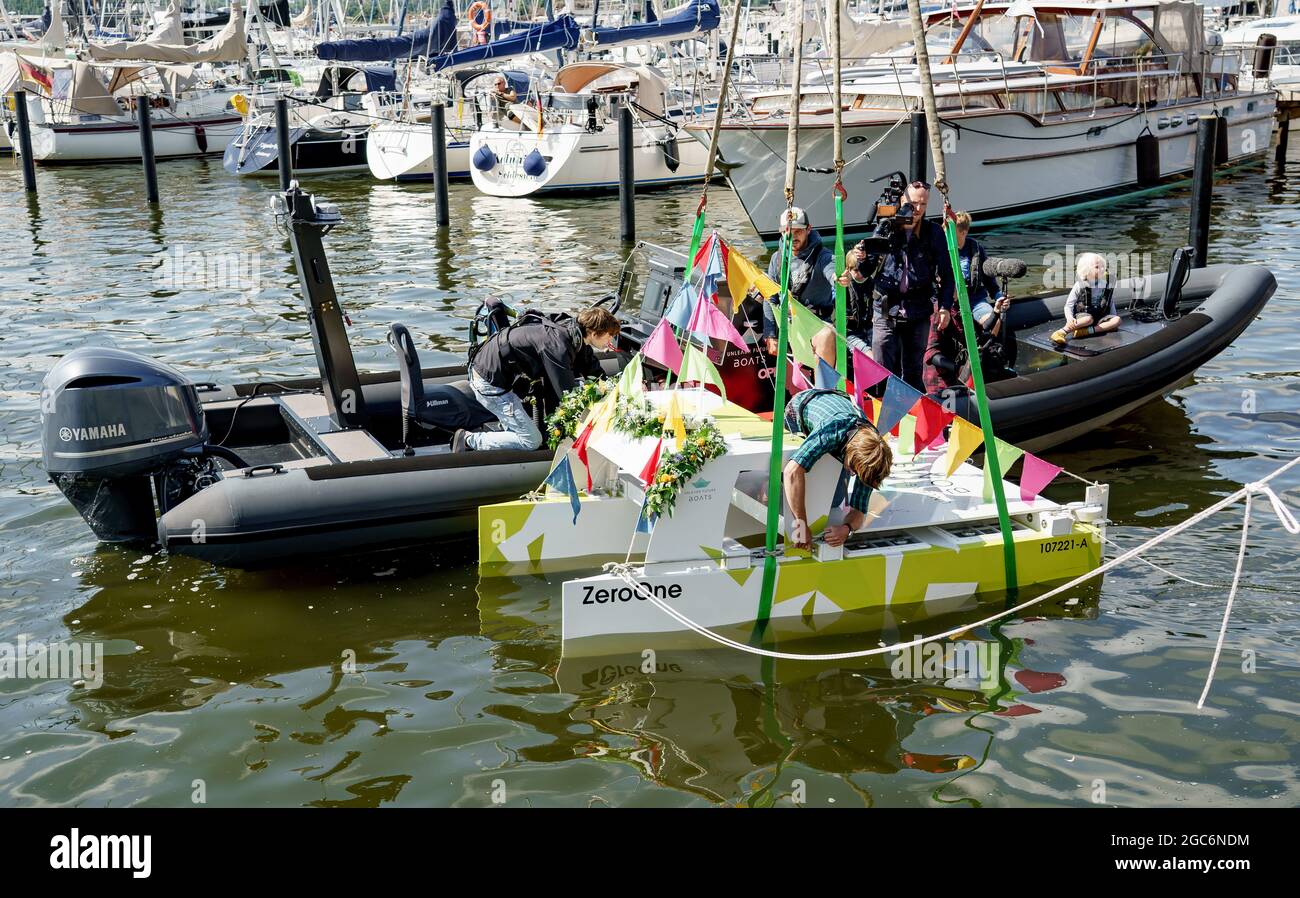 Zeroone hi-res stock photography and images - Alamy