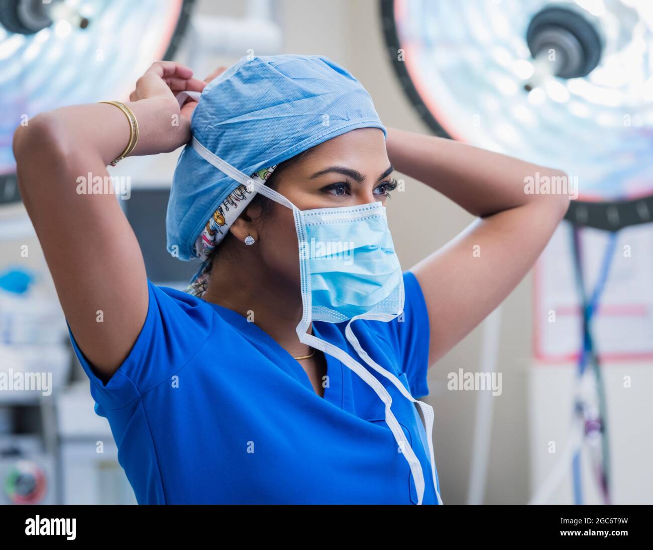 Female doctor in operating theater Stock Photo - Alamy