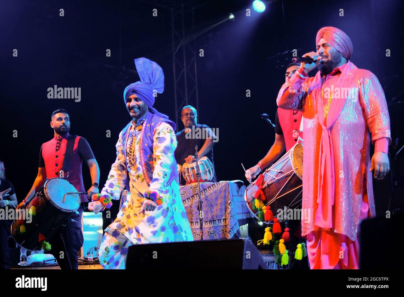 Bhangra dance drum hi-res stock photography and images - Alamy