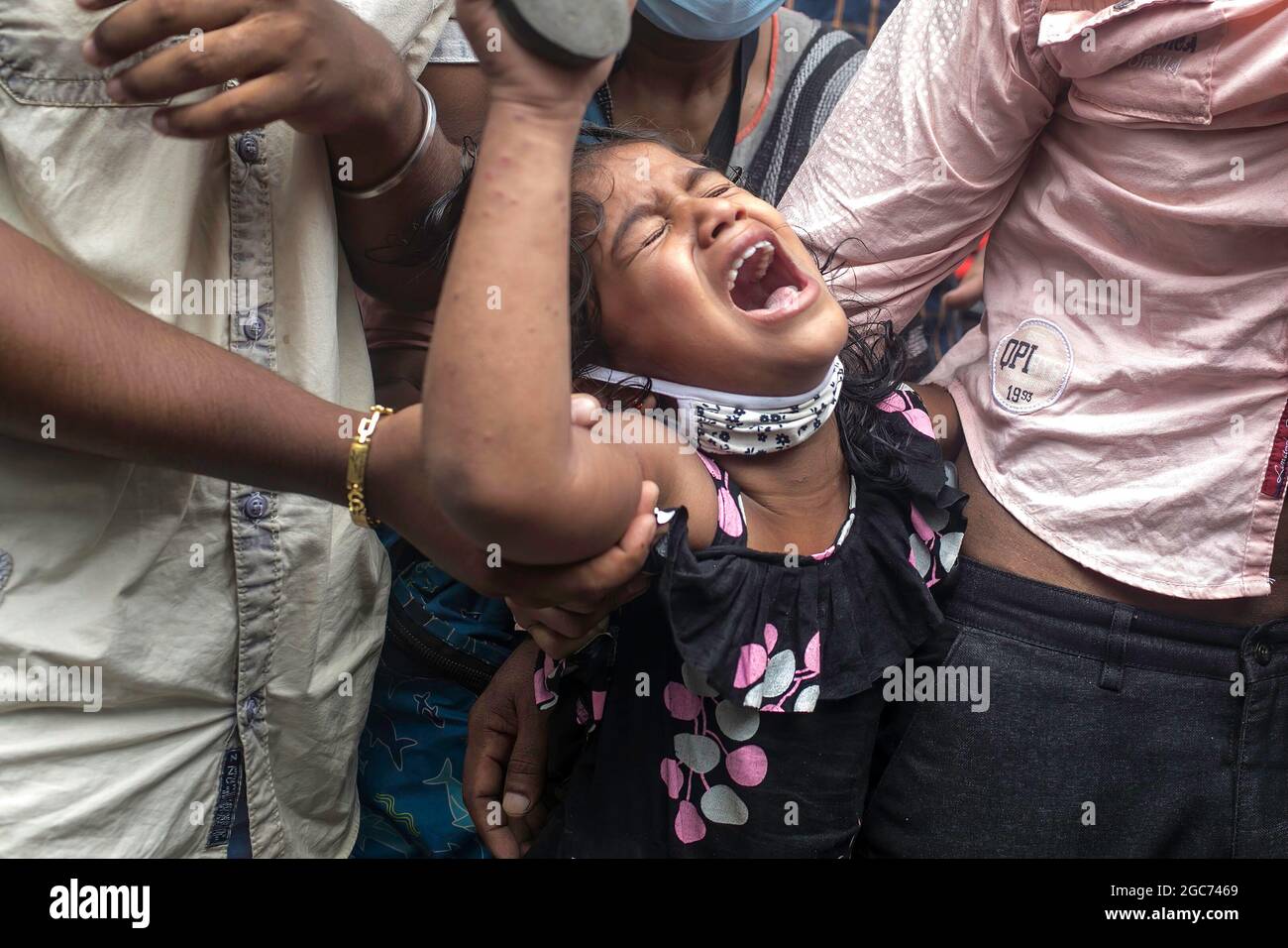 Child crying bangladesh hi-res stock photography and images - Alamy