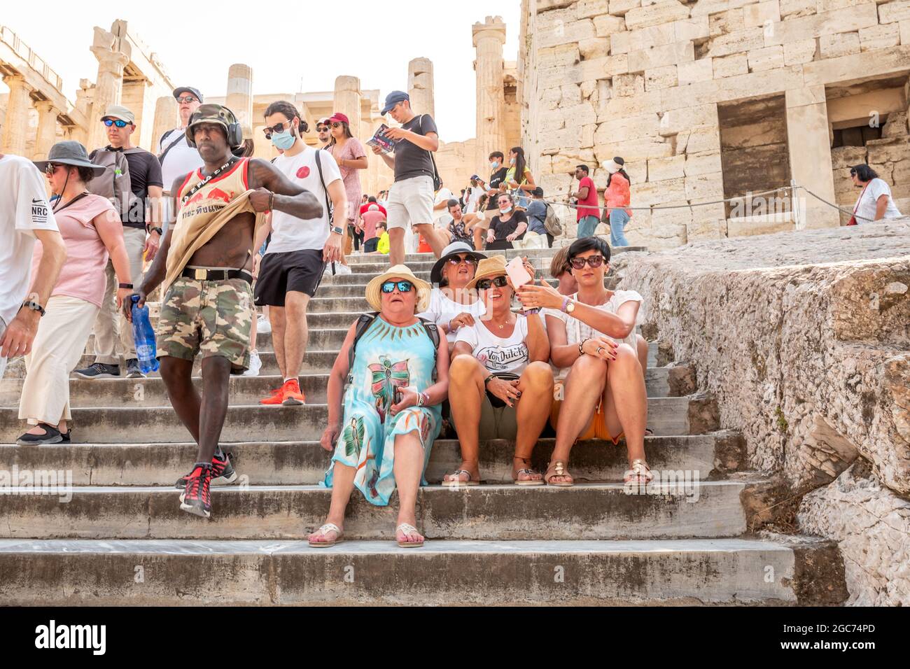 Athens, August 4th 2021: Crowds of tourists at the Parthenon in Athens ...