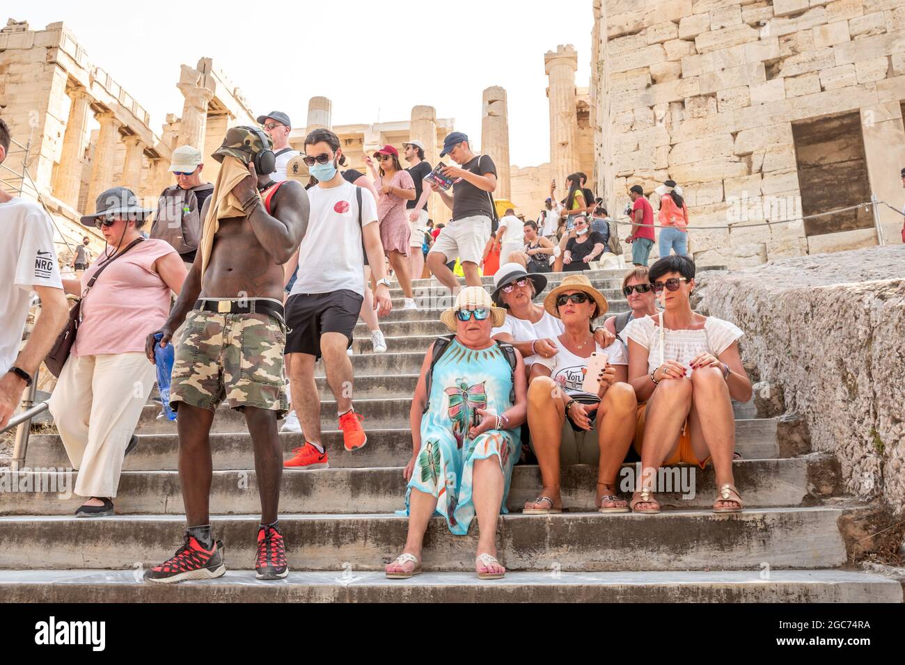 Athens, August 4th 2021: Crowds of tourists at the Parthenon in Athens ...