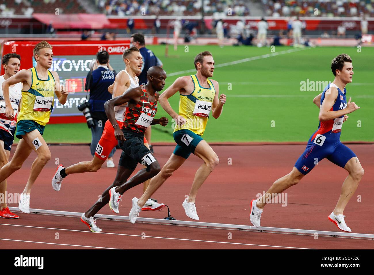 Tokyo, Japan. 07th Aug, 2021. Runners compete in the Men's 1500 meter ...