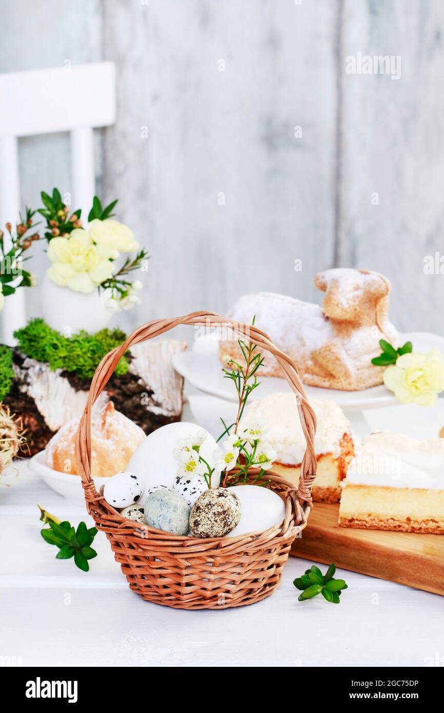 Traditional Easter basket with eggs. Festive decor Stock Photo - Alamy
