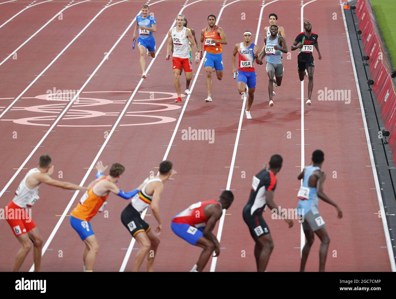 Tokyo 2020 400m athletics hi-res stock photography and images - Alamy