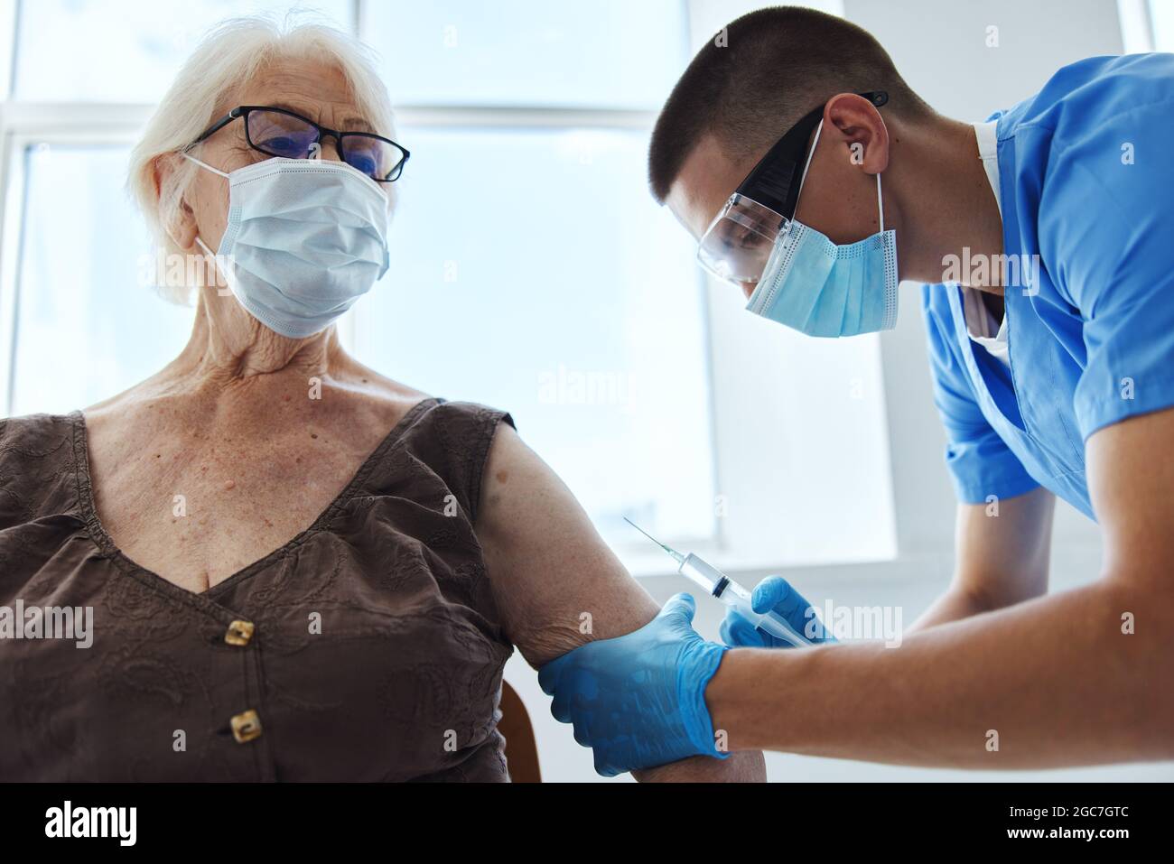 patient and doctor immunity protection health care Stock Photo - Alamy