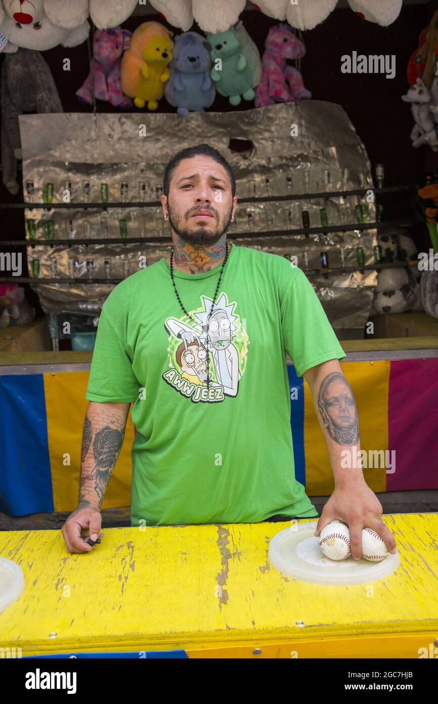 Arcade worker at the annual Giglio Feast in Italian Williamsburg ...
