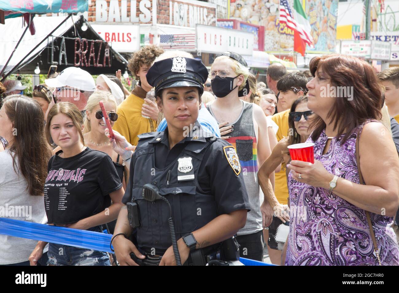 Italian police uniform woman hi-res stock photography and images - Alamy