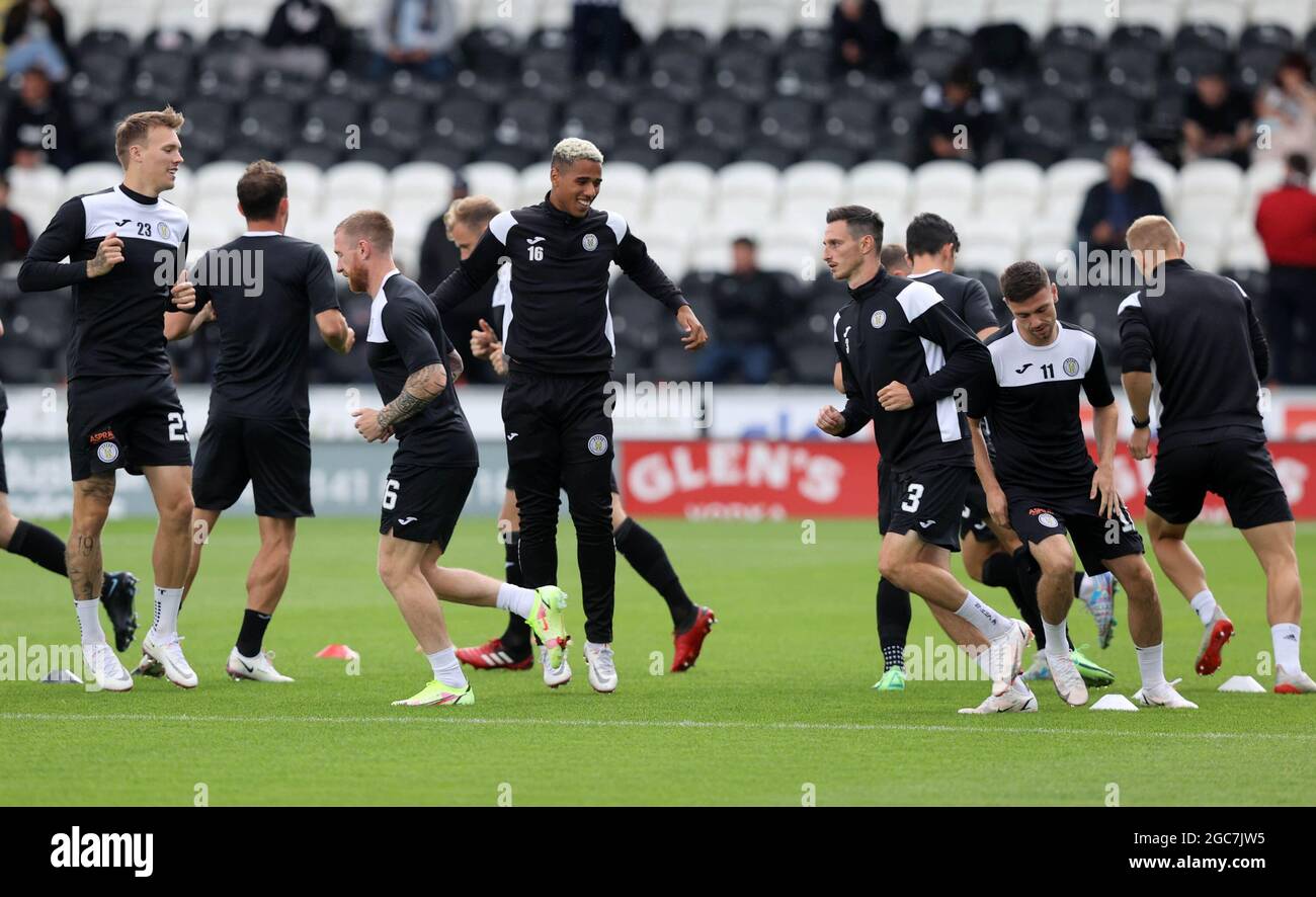 St Mirren's Ethan Erhahon (centre) warms up with team ahead of the ...